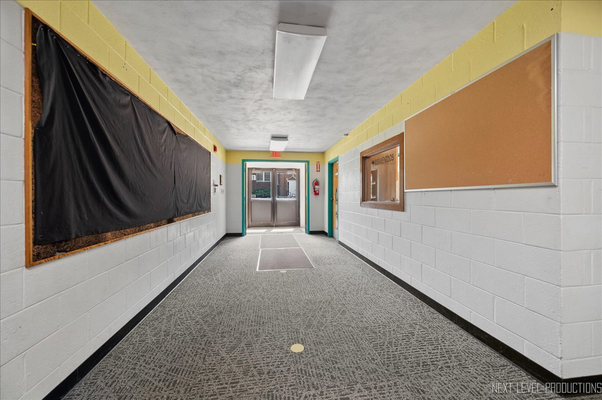 331 George Street West Chicago, IL 60185 - Hawkeye Commercial Real Estate