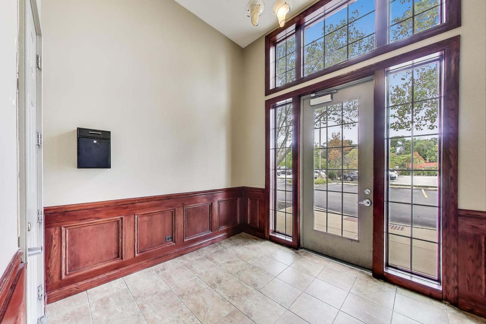 135 Rand Road Arlington Heights, IL 60004 - Hawkeye Commercial Real Estate