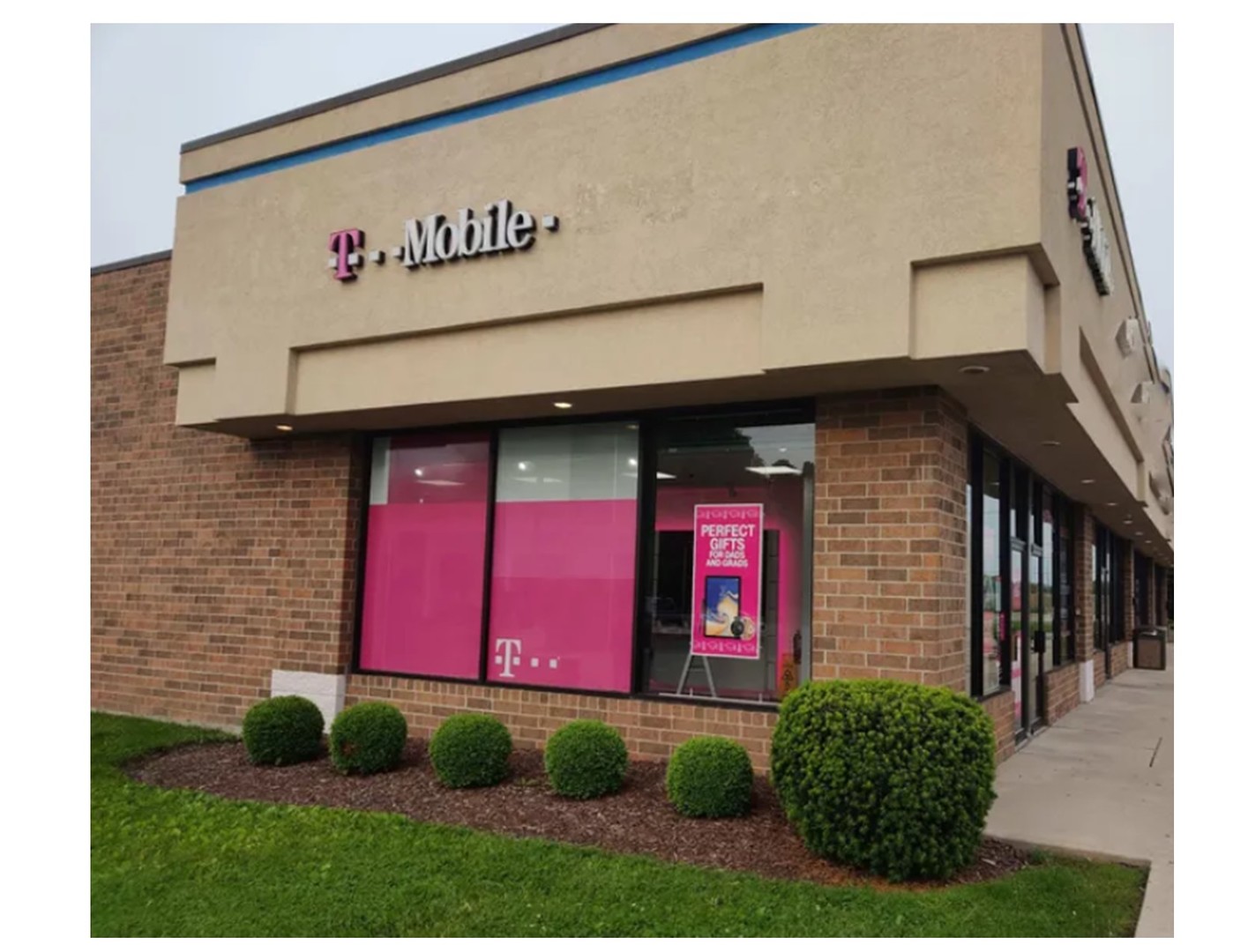 2587 Sycamore Road F DeKalb, IL 60115 - Hawkeye Commercial Real Estate