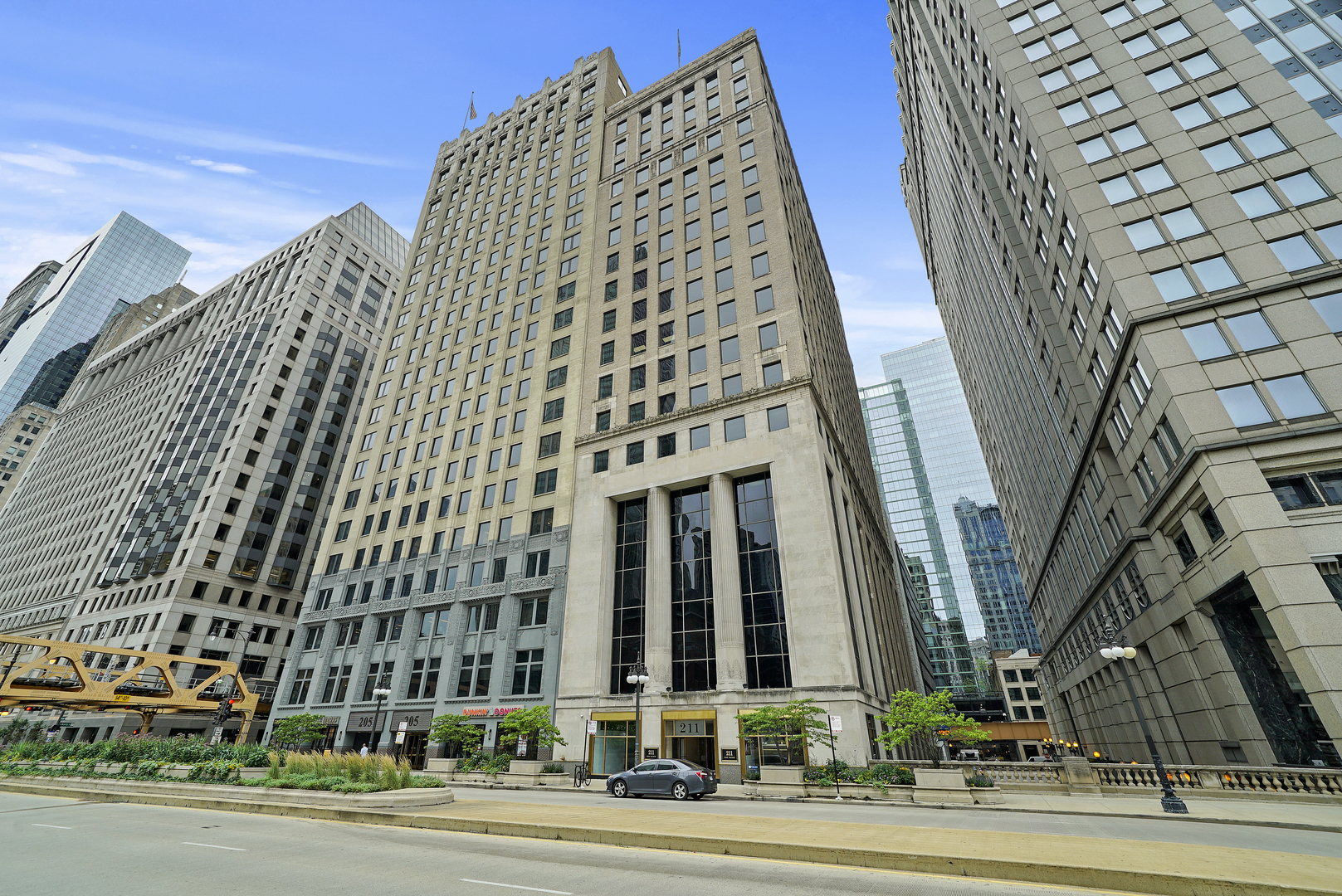 211 Wacker Drive 200 Chicago, IL 60606 - Hawkeye Commercial Real Estate